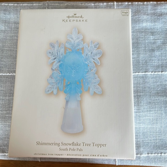 Hallmark | Holiday | Hallmark Shimmering Snowflake Tree Topper | Poshmark